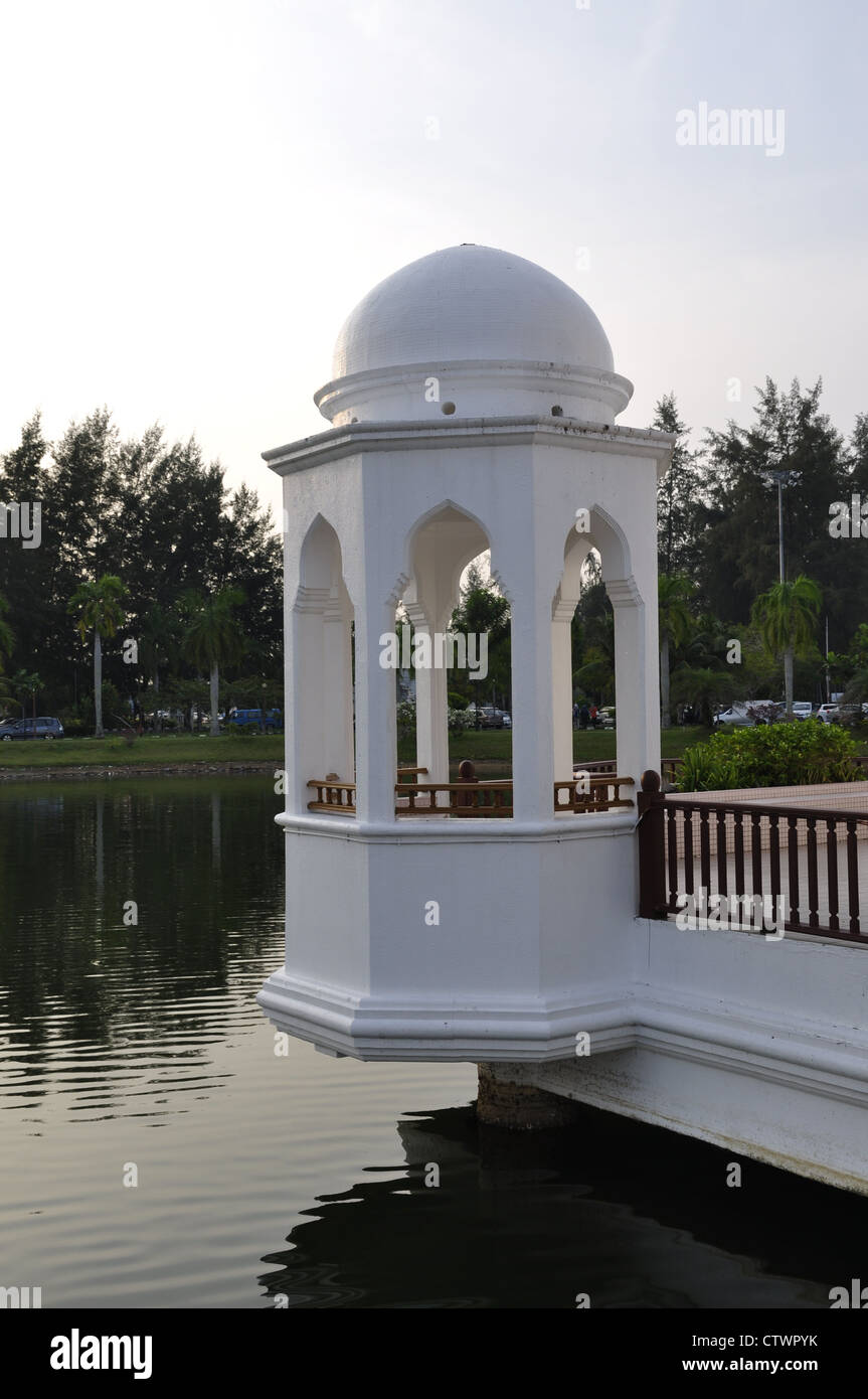 Temporary hut hi-res stock photography and images - Alamy