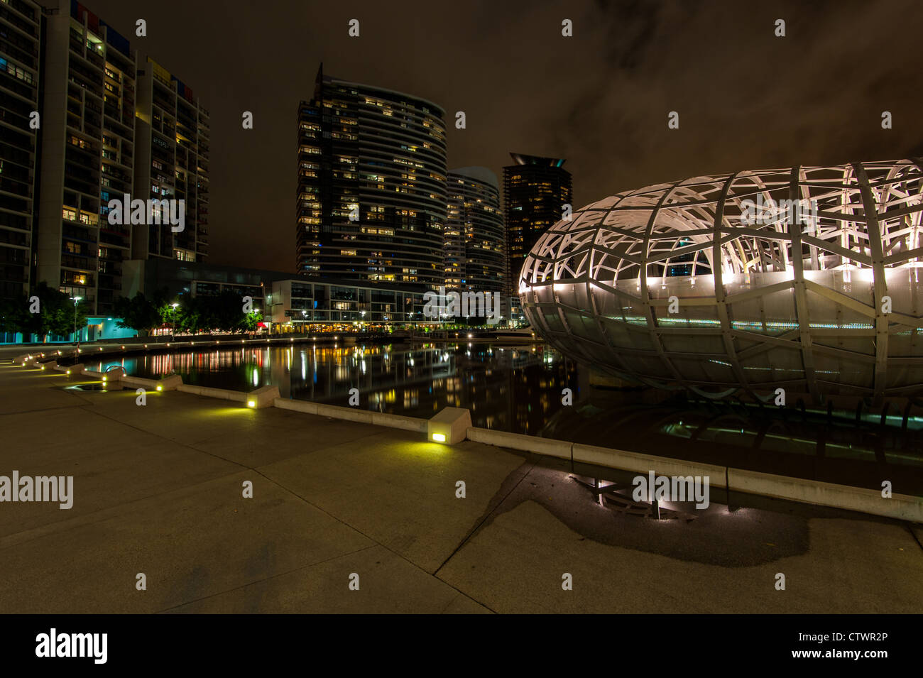Web Bridge is located in the Melbourne docklands precinct Stock Photo ...