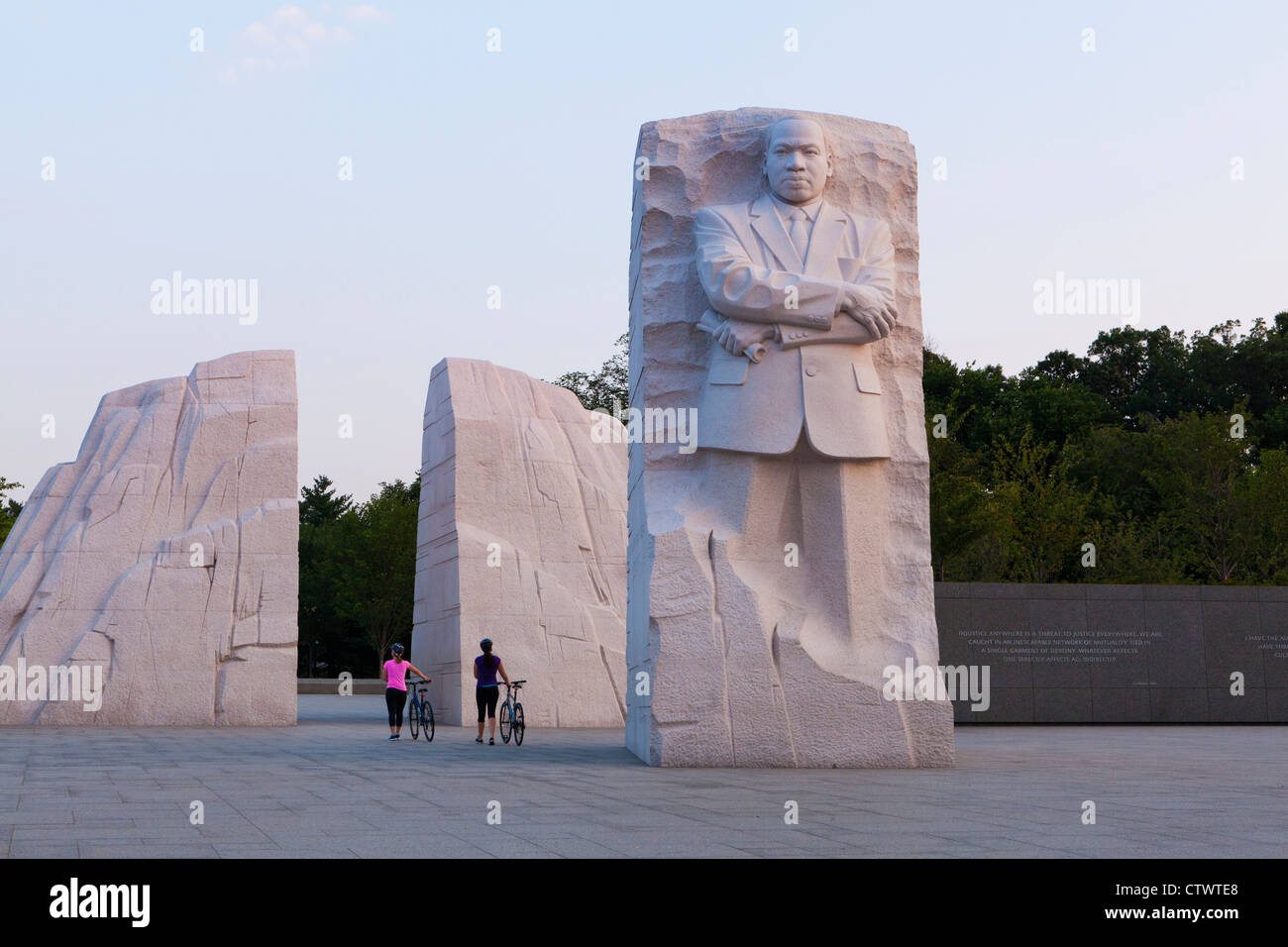 Martin luther king jr memorial washington hi-res stock photography and ...