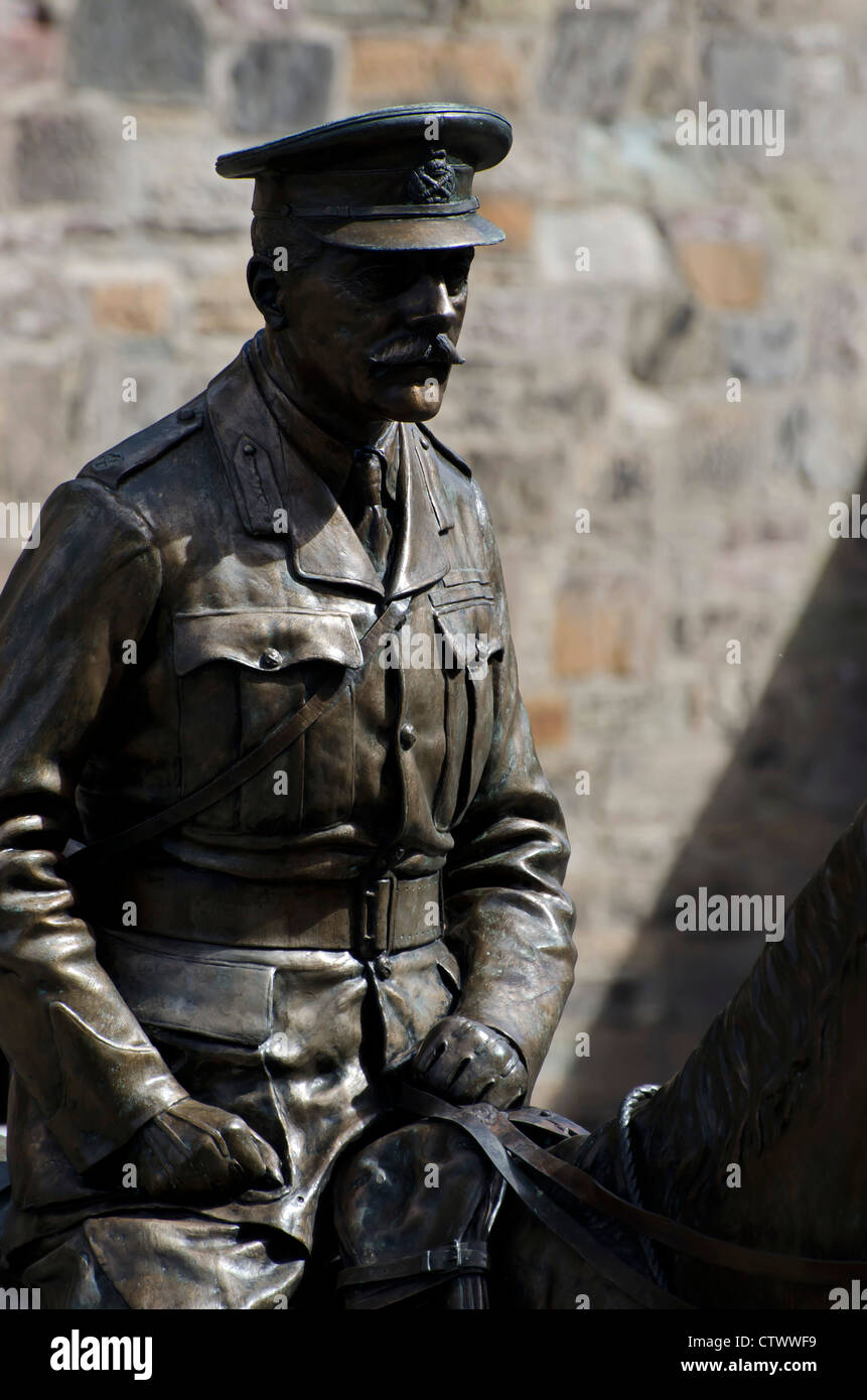 Haig statue edinburgh castle hi-res stock photography and images - Alamy