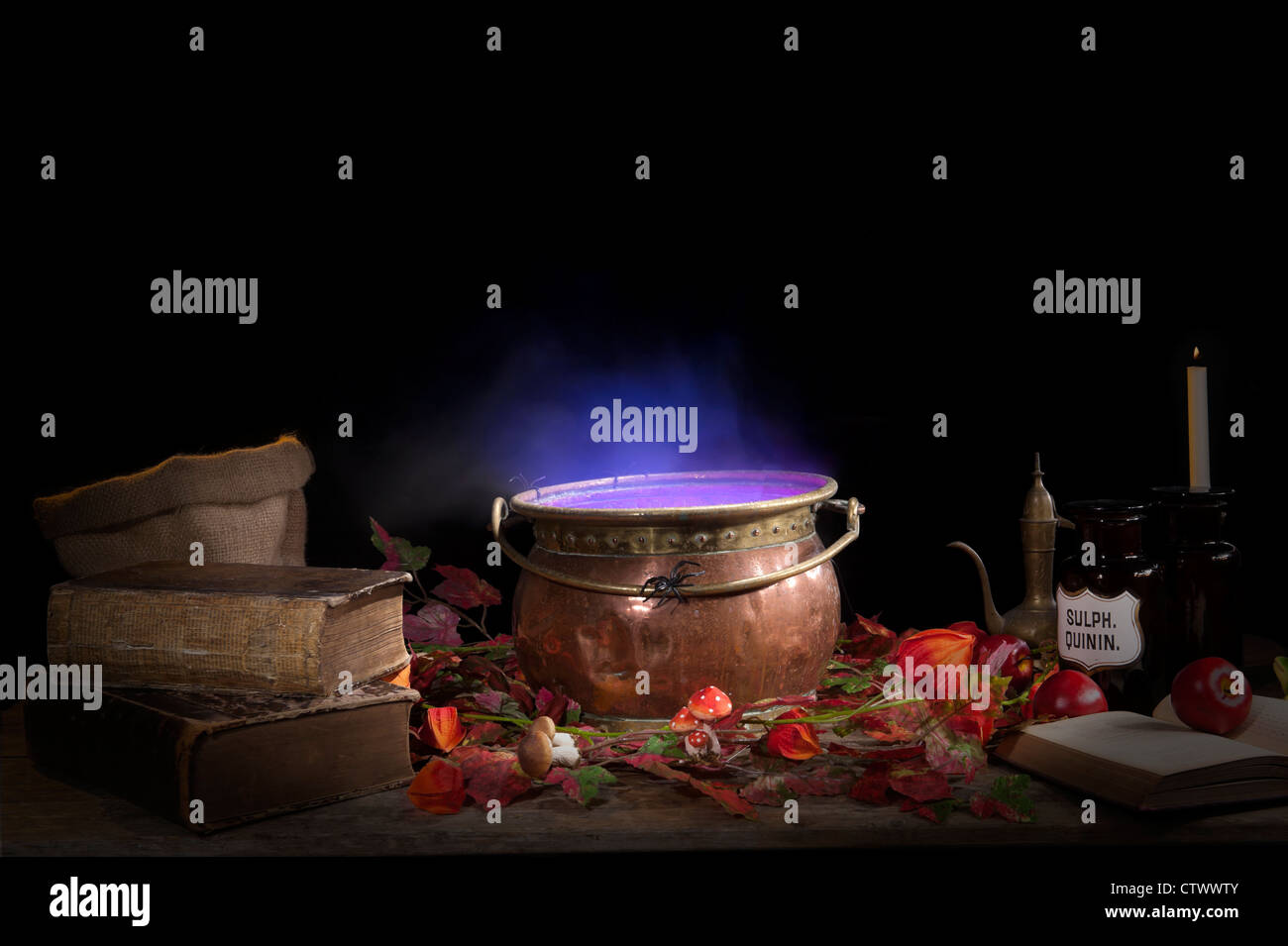 Cauldron hi-res stock photography and images - Alamy