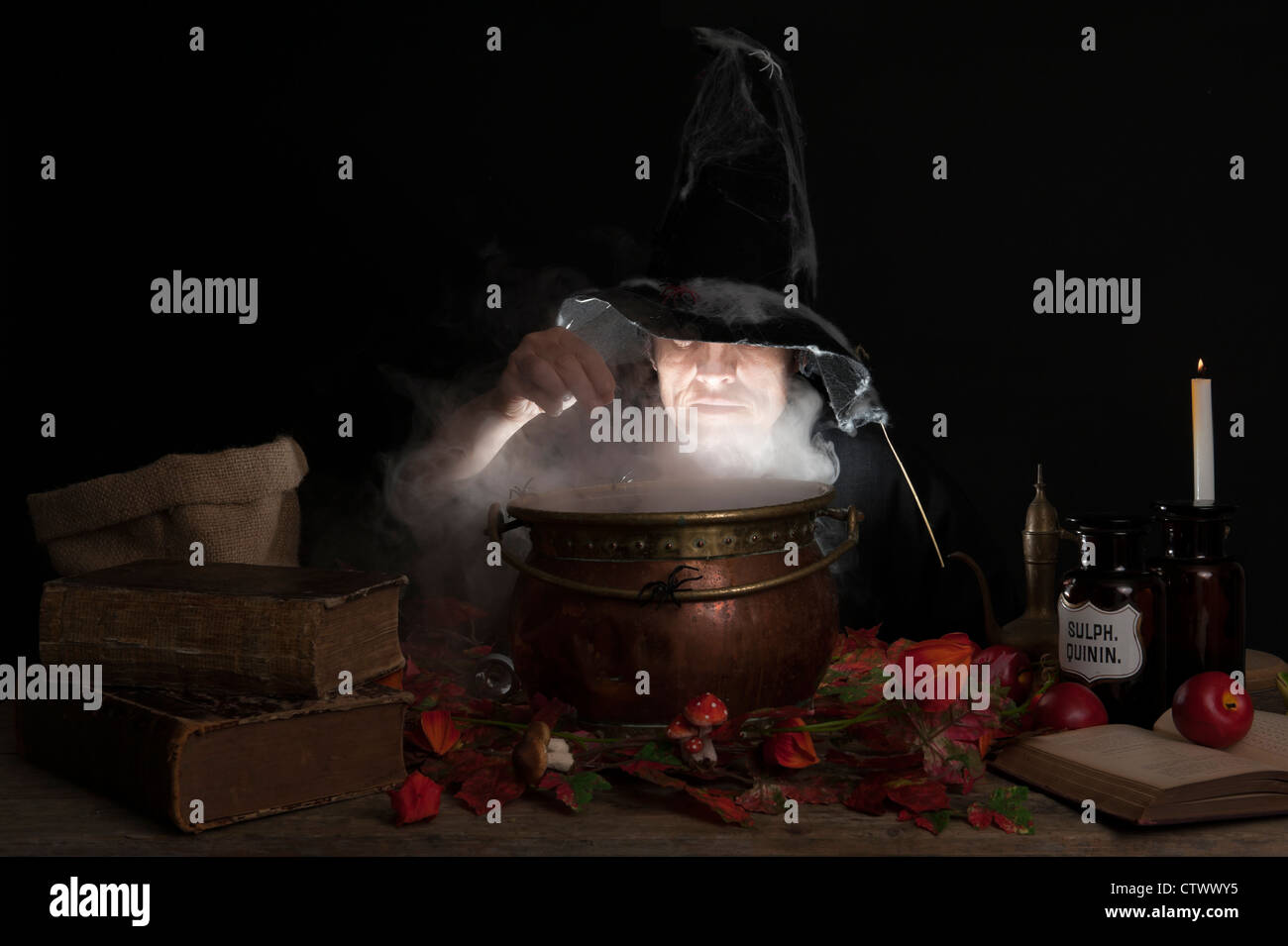Potion cauldron hi-res stock photography and images - Alamy