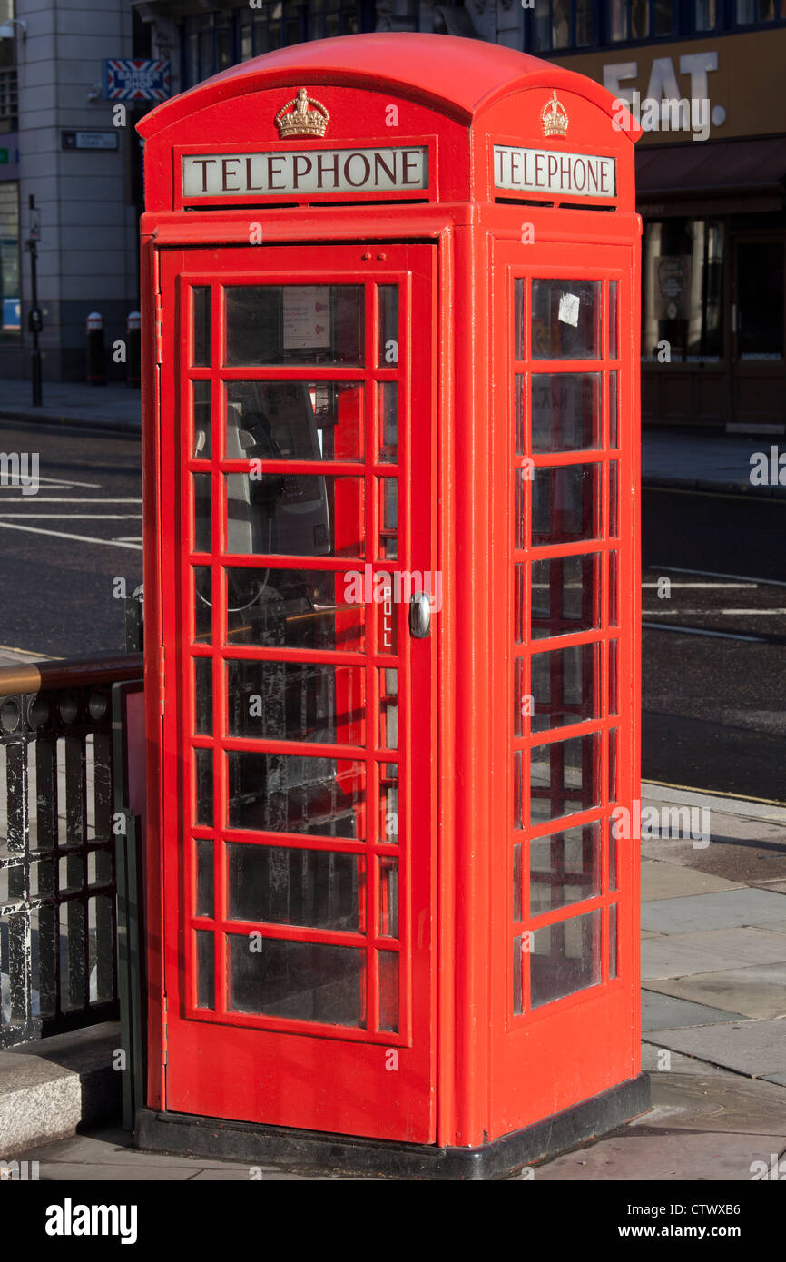 London Red telephone box Stock Photo - Alamy