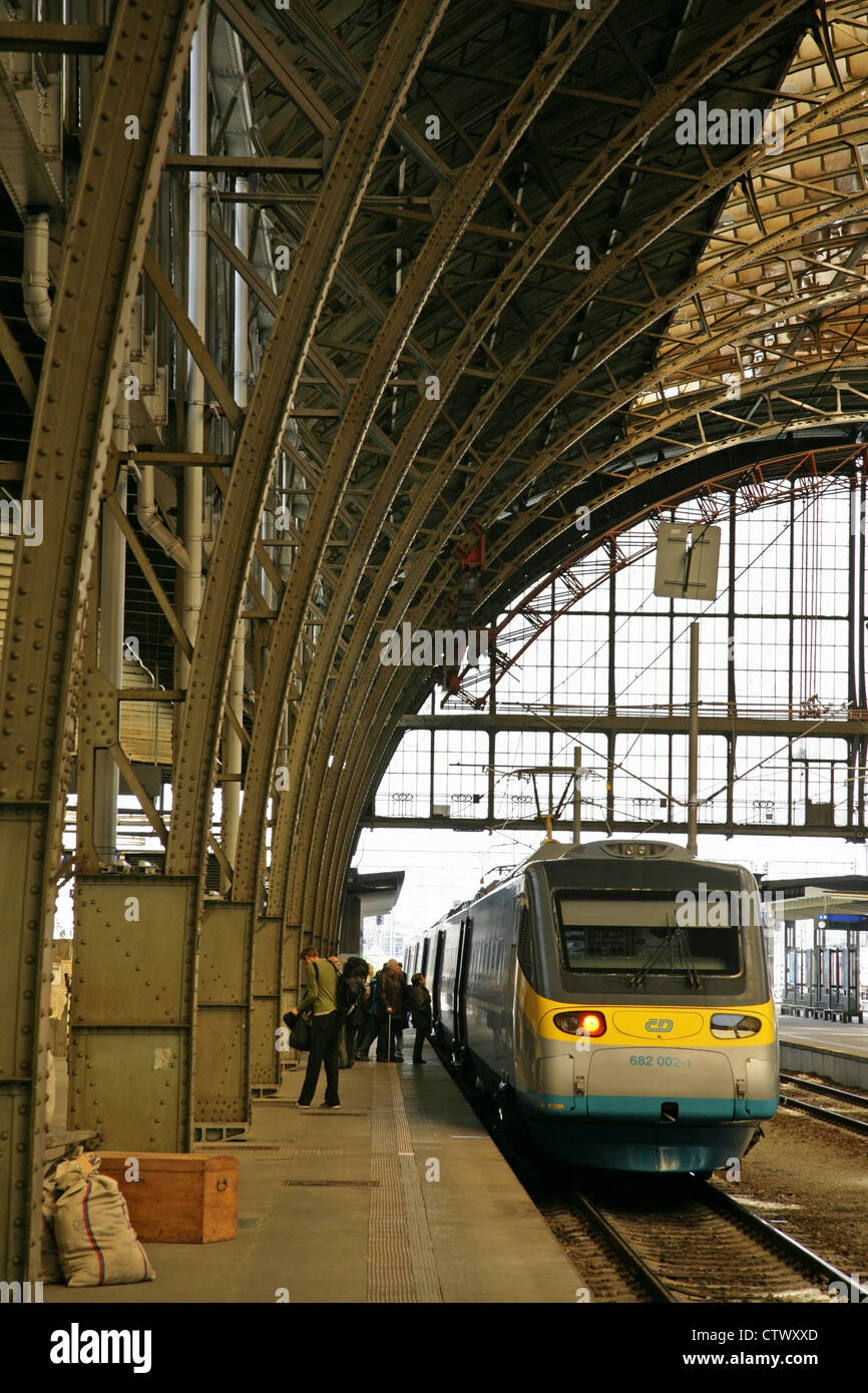 Czech Railways Class 682 Fiat-made Pendolino high speed train waiting ...