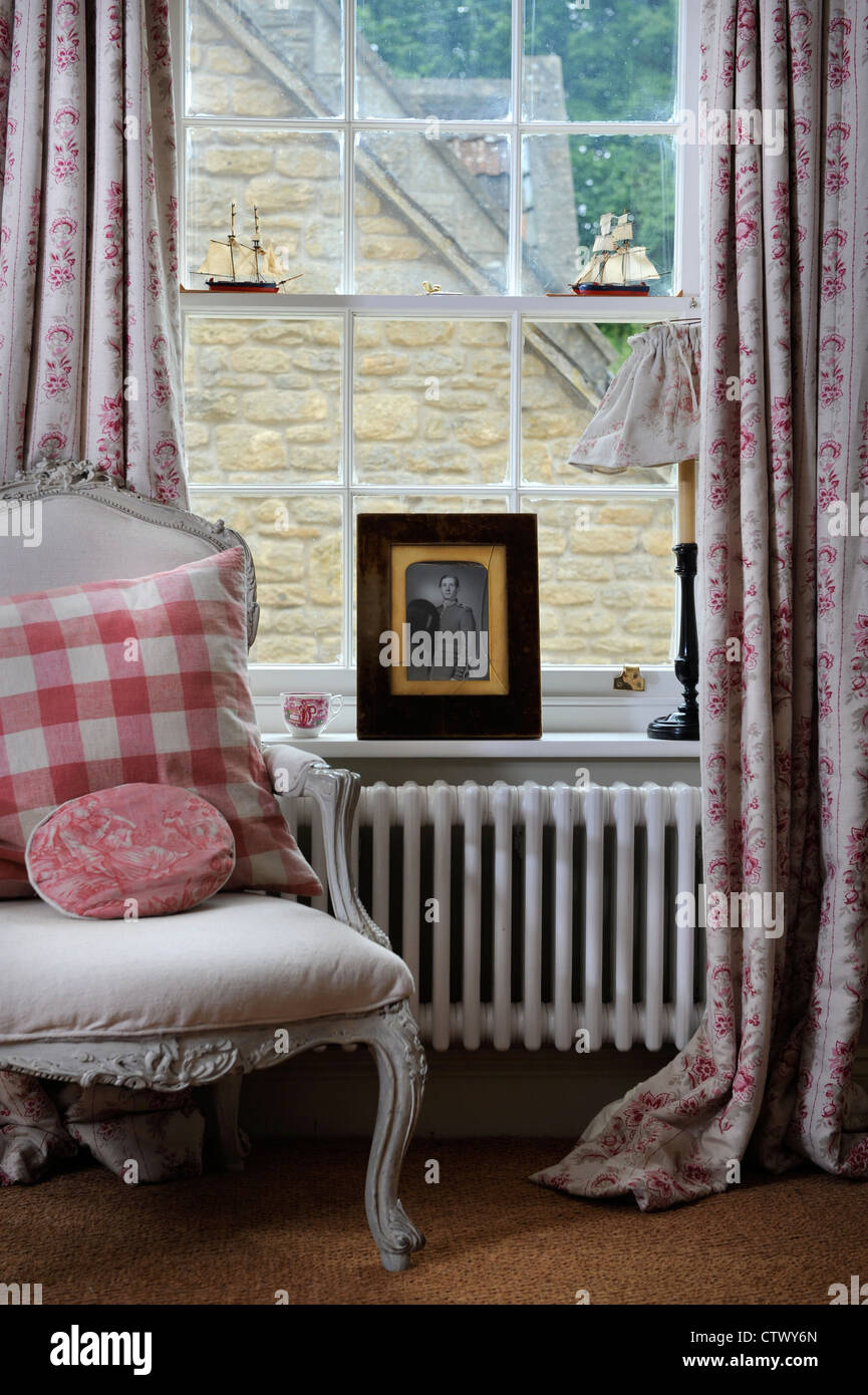 Old cottage interior hi-res stock photography and images - Alamy