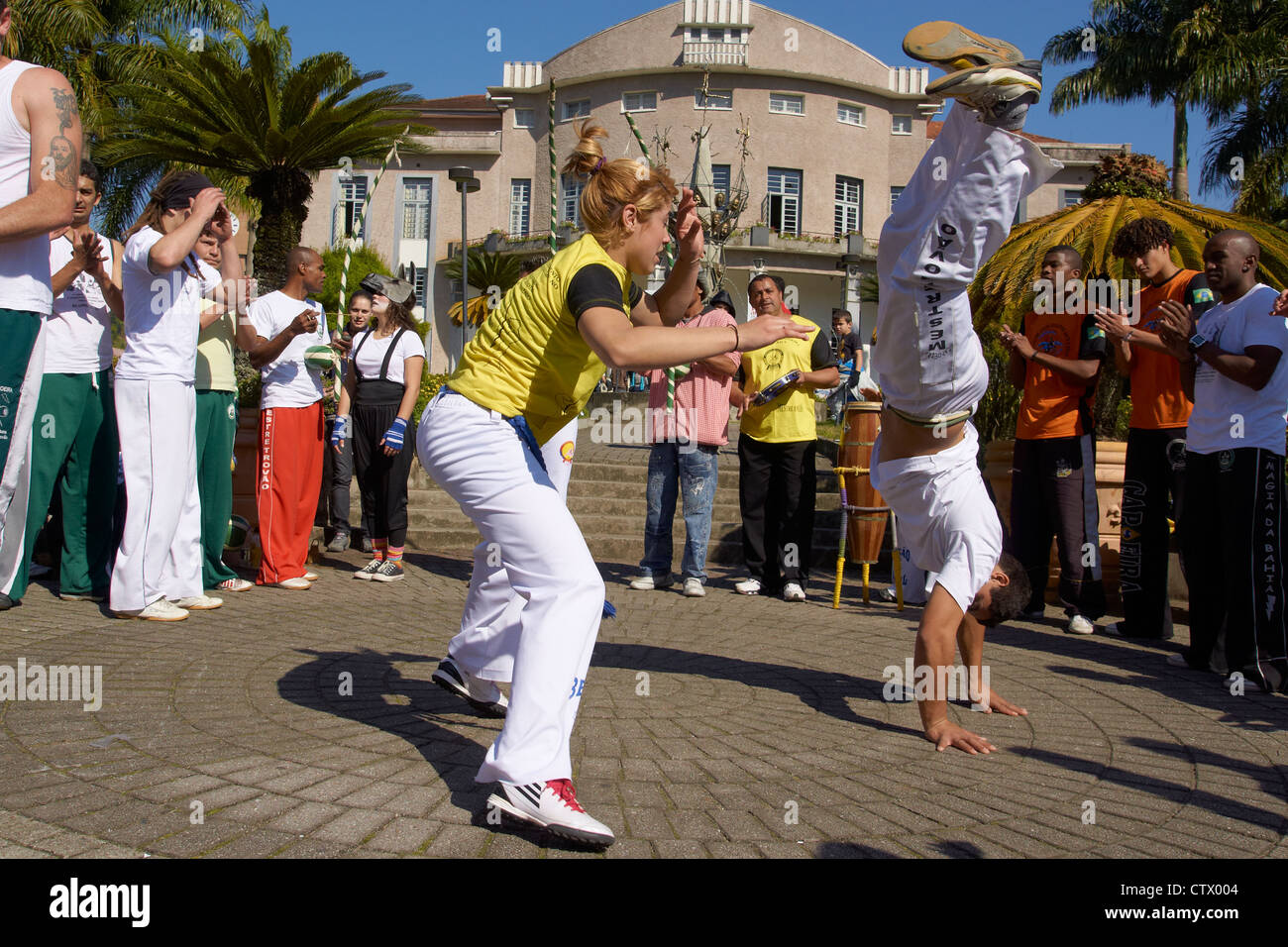 Esquiva hi-res stock photography and images - Alamy