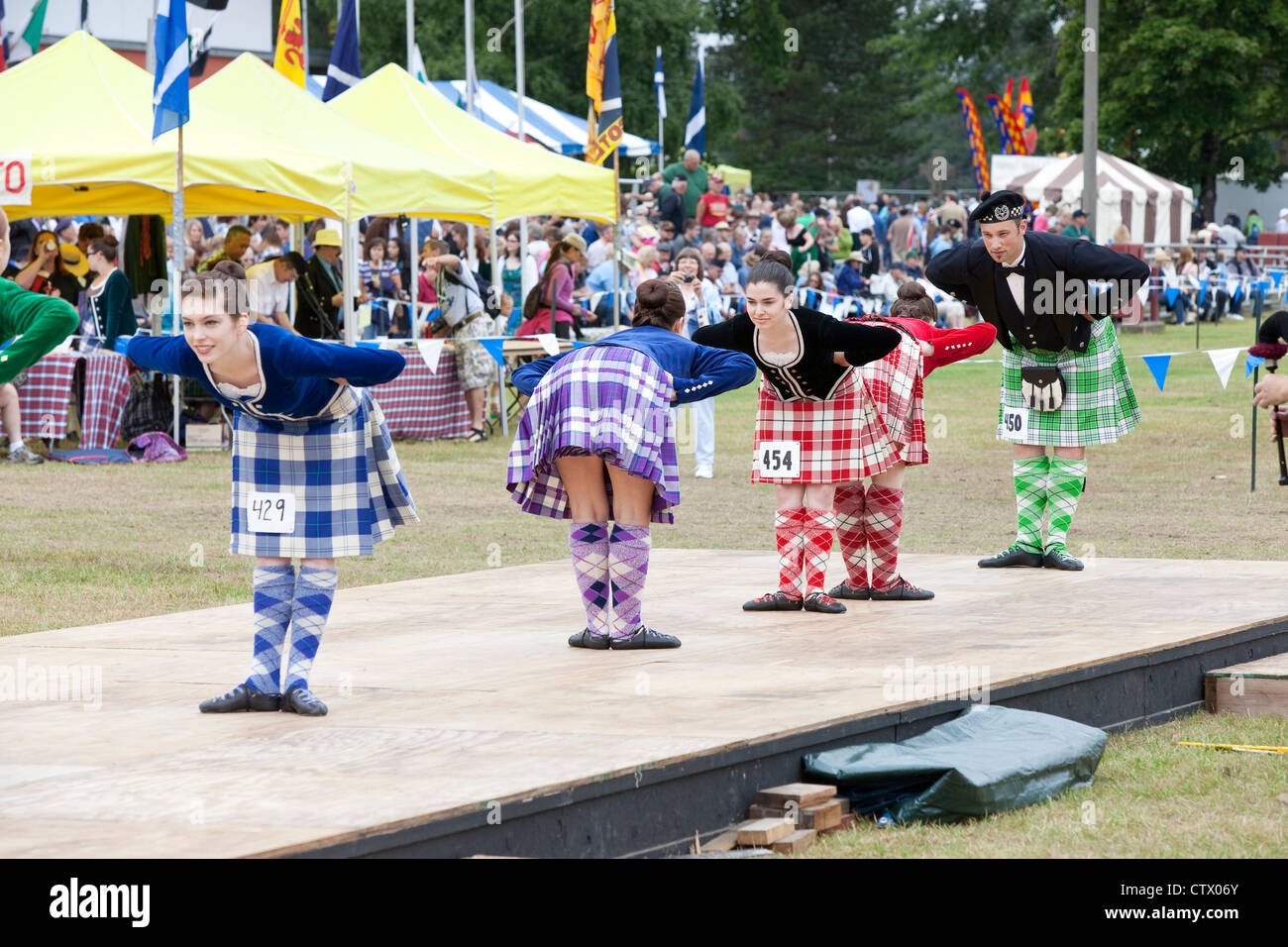 Scottish dance kilt man hi-res stock photography and images - Alamy