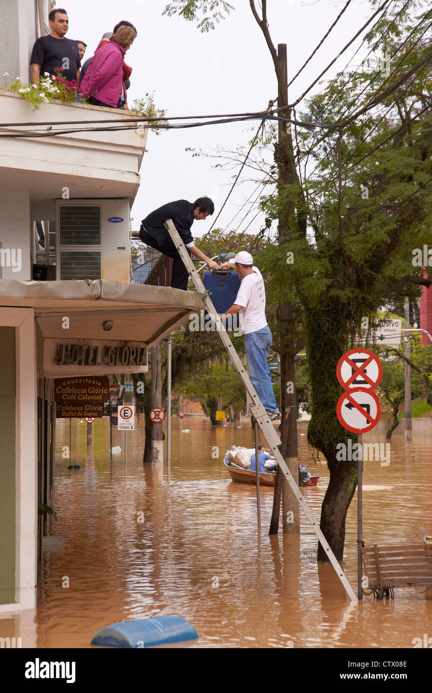 Rescue of hotel guests Stock Photo - Alamy
