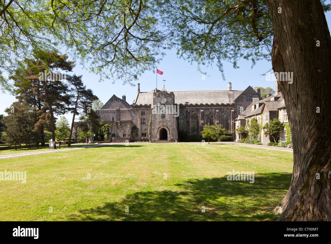 14th century manor house hi-res stock photography and images - Alamy