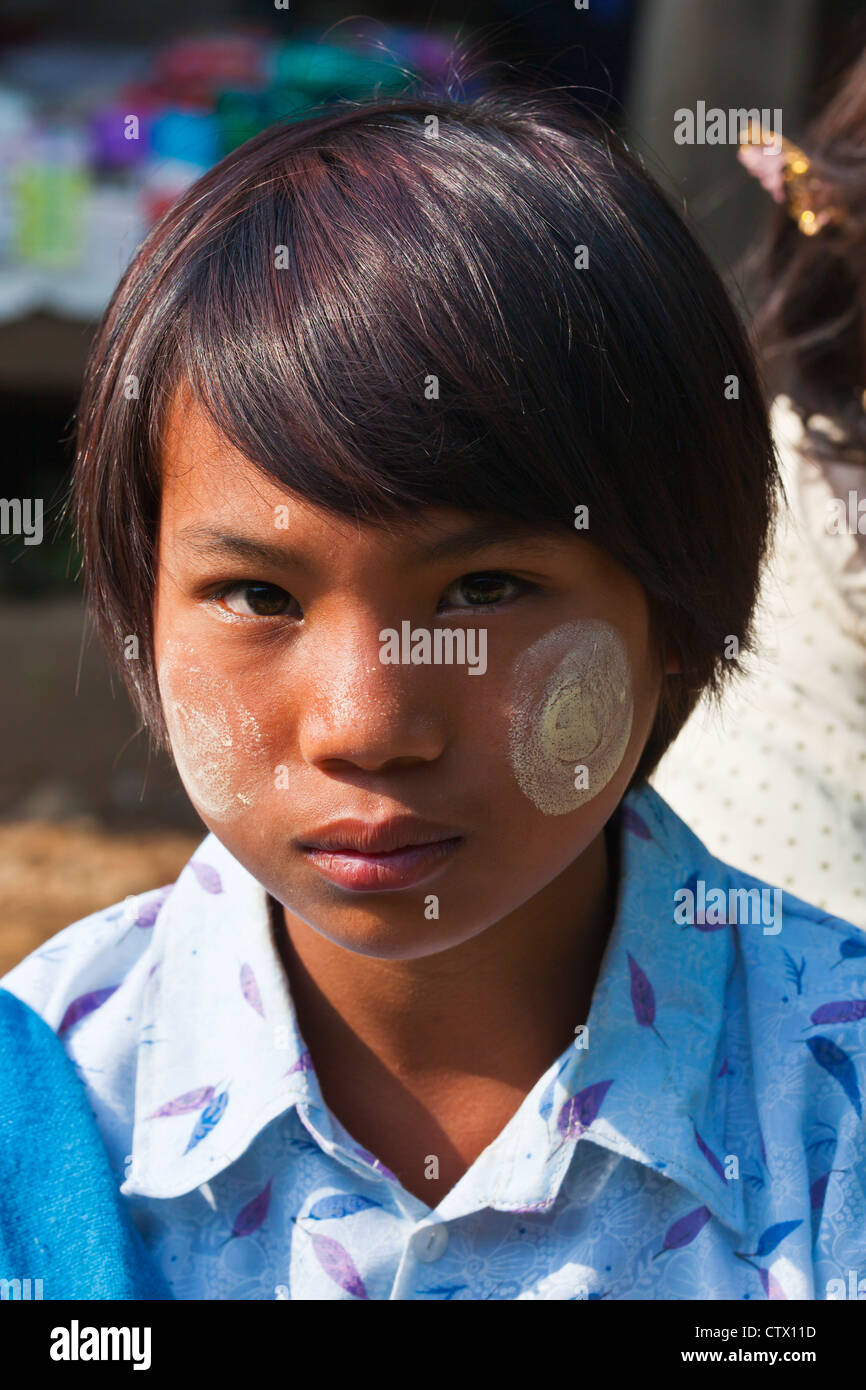 Myanmar makeup hi-res stock photography and images - Alamy
