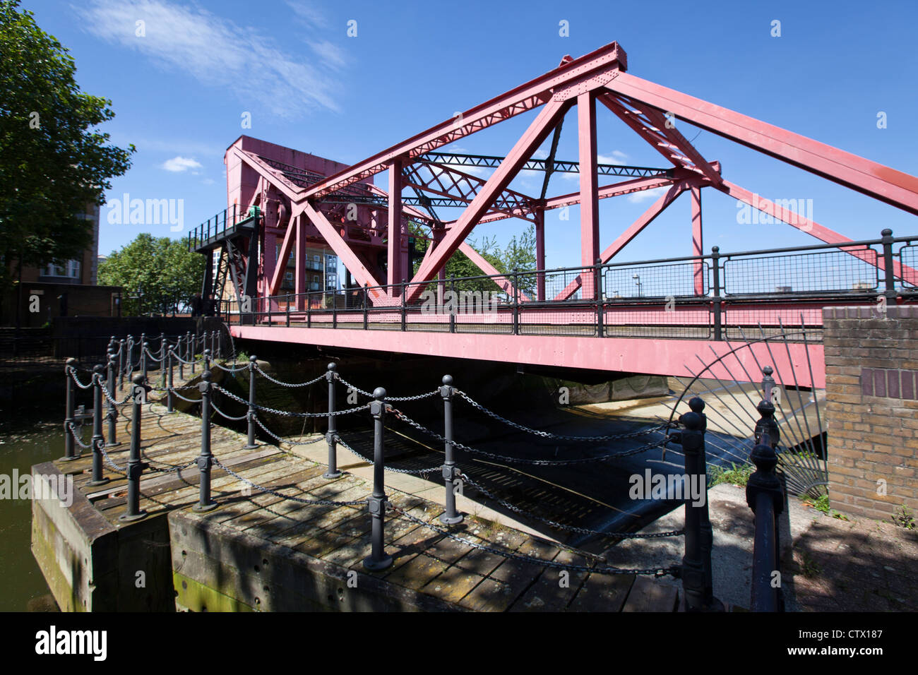 Bascule Bridge. Rotherhithe Street, England, London, UK Stock Photo - Alamy