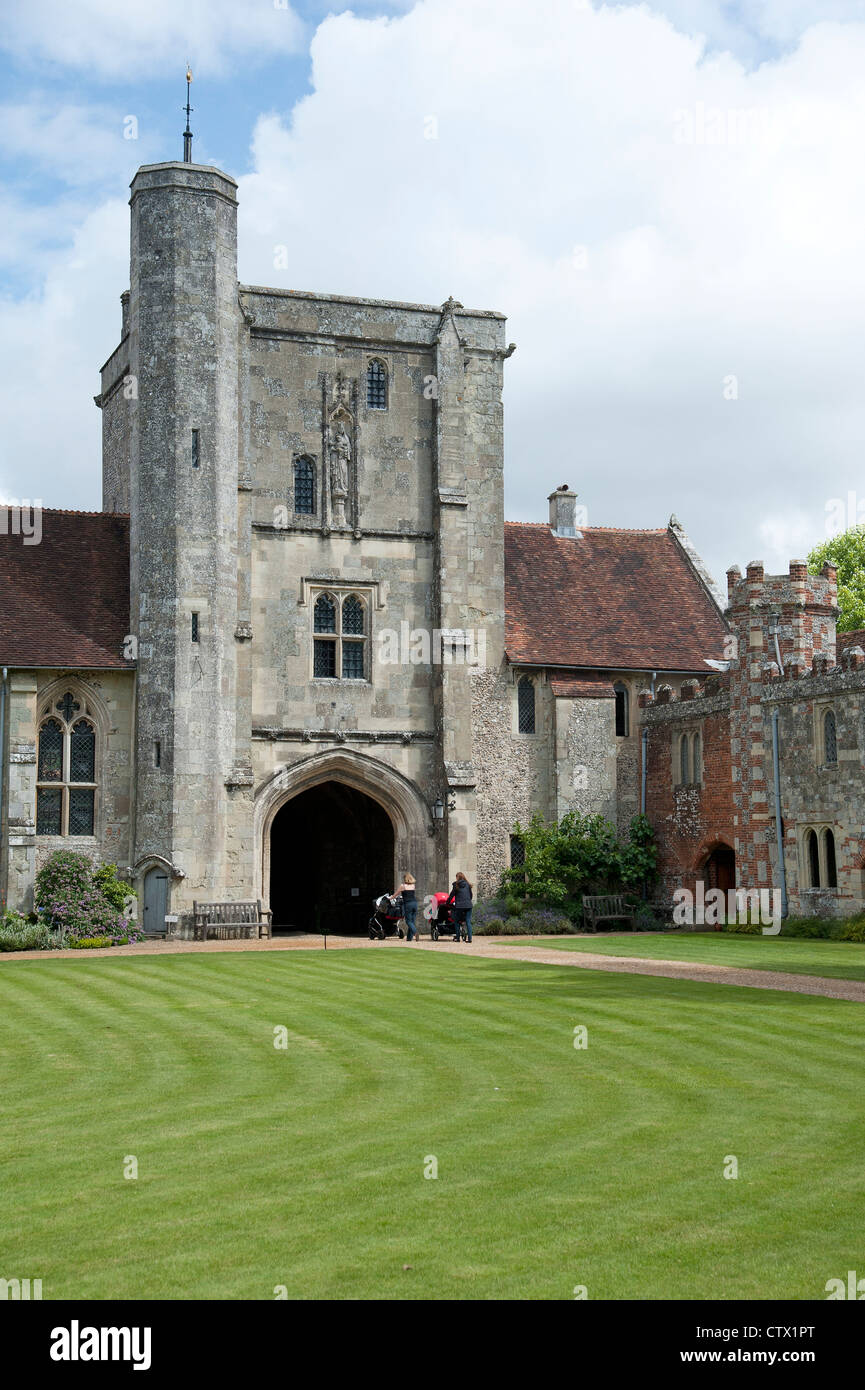 Winchester almshouses hi-res stock photography and images - Alamy