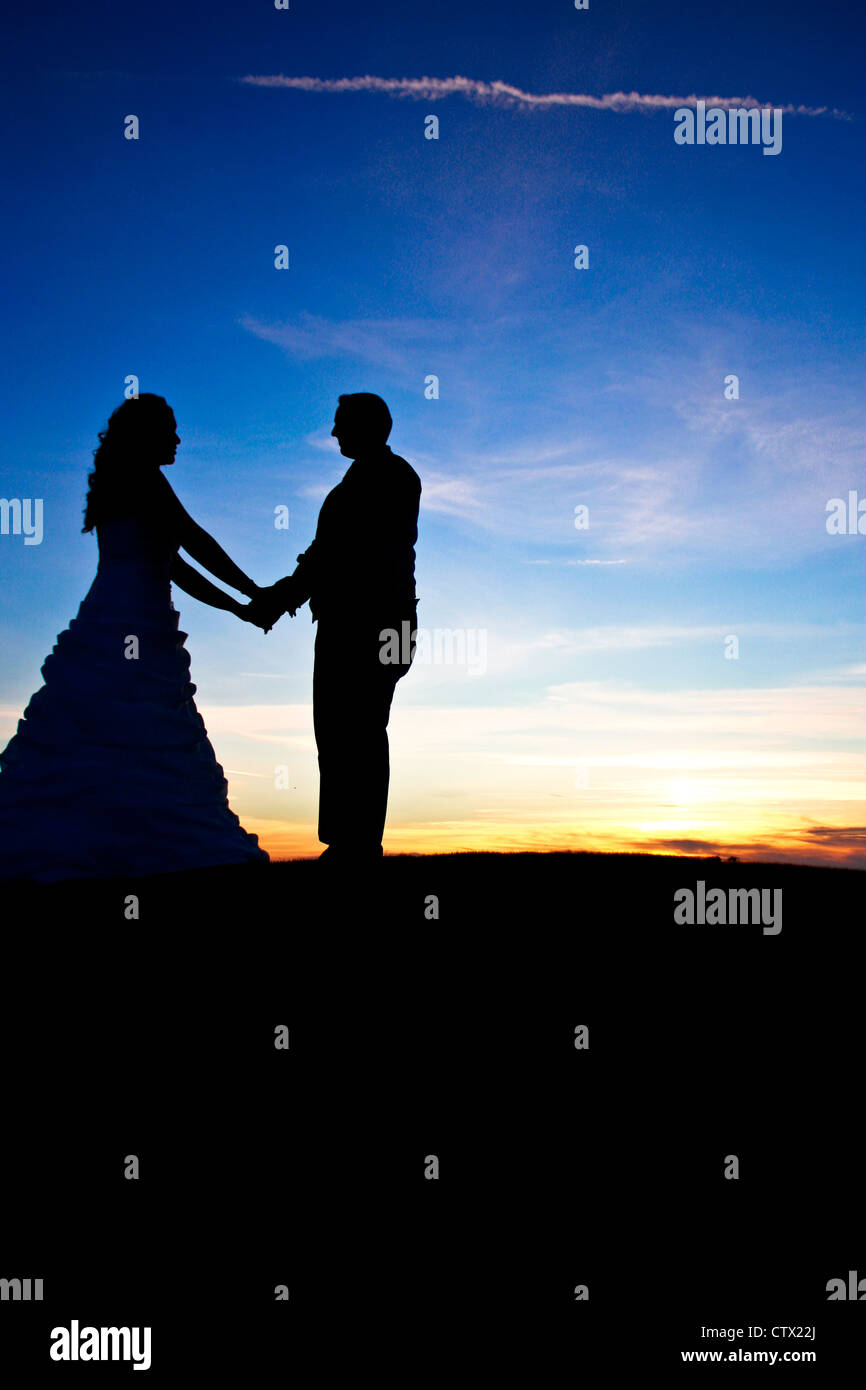 Wedding couple shadow hi-res stock photography and images - Alamy