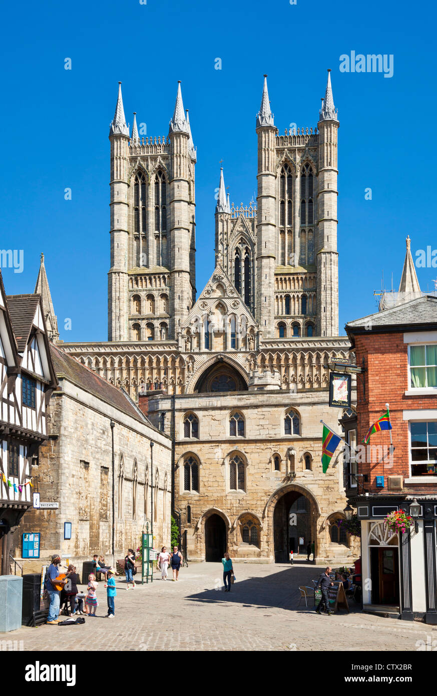 Lincoln cathedral summer hi-res stock photography and images - Alamy