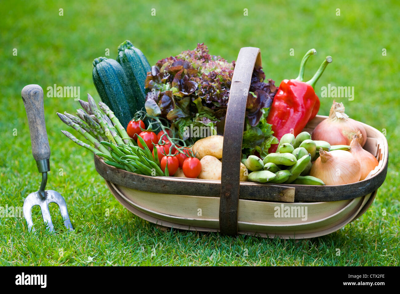 Trug vegetables hi-res stock photography and images - Alamy