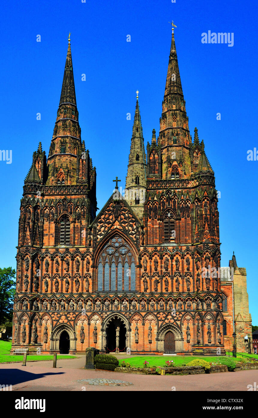 Three spires lichfield cathedral hi-res stock photography and images ...