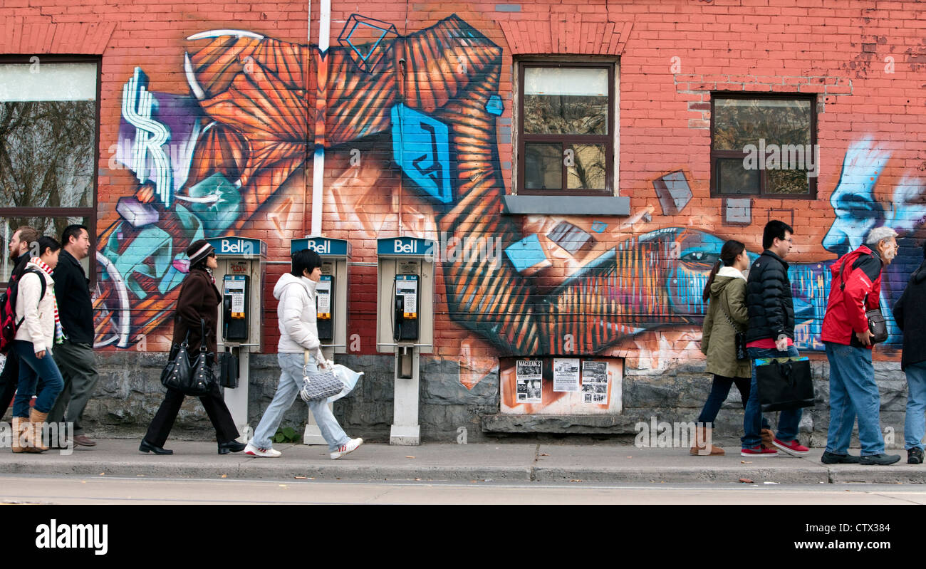 Toronto dundas street west building hi-res stock photography and images ...