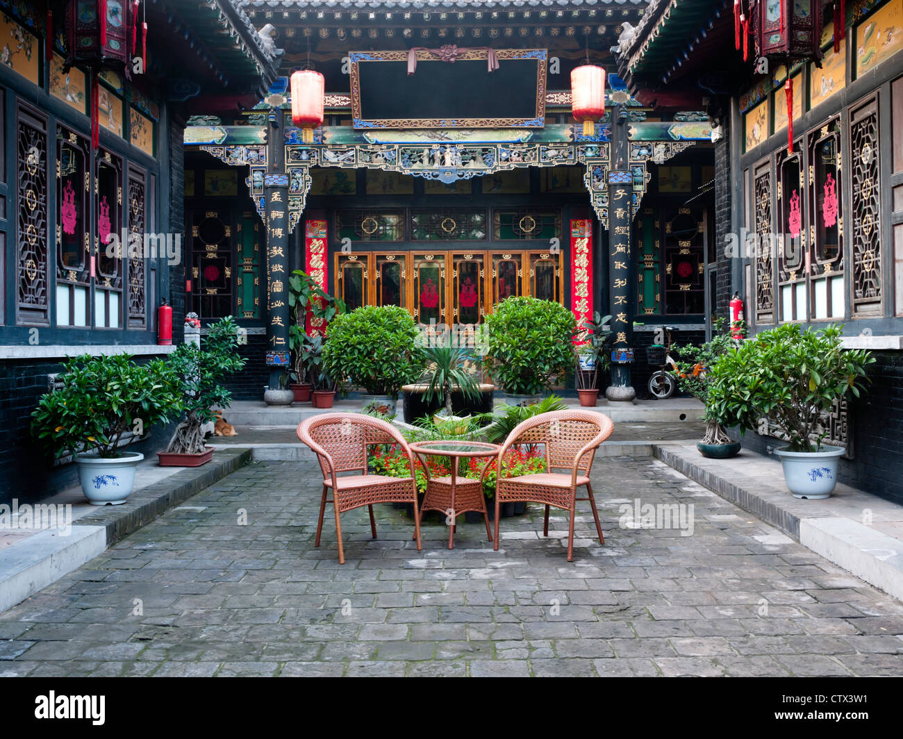 Traditional Chinese Building of old compound Stock Photo - Alamy