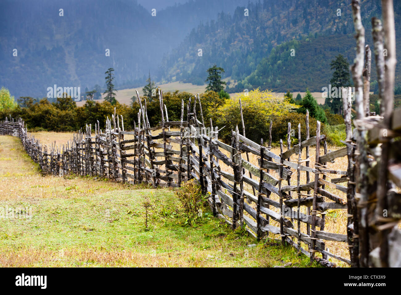 Rural landscape of fence and Field Stock Photo - Alamy
