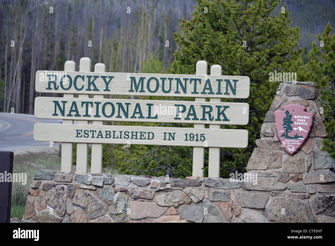 Rocky mountain national park sign in Colorado Stock Photo - Alamy