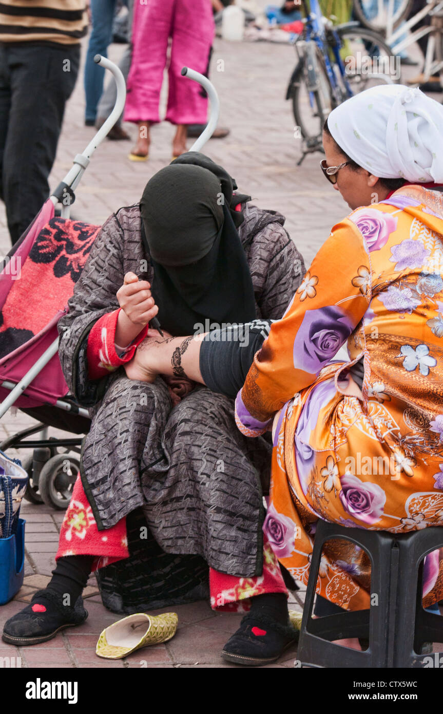 woman in burqa giving henna tattoos in Marrakech, Morocco Stock Photo ...