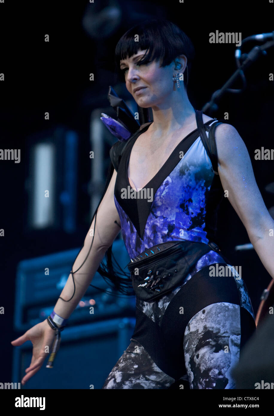 groove armada vocalist Saint Saviour - Becky Jones on stage at lovebox ...