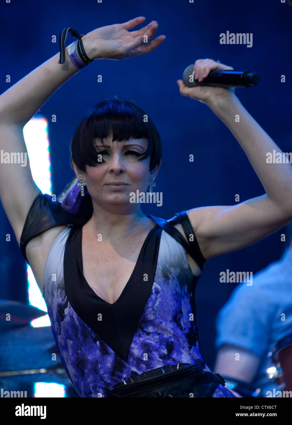 groove armada vocalist Saint Saviour - Becky Jones on stage at lovebox ...