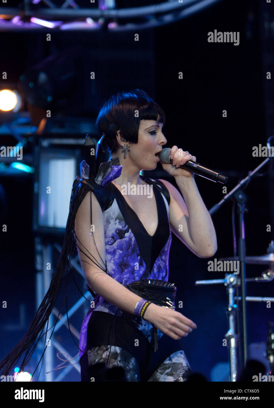 groove armada vocalist Saint Saviour - Becky Jones on stage at lovebox ...
