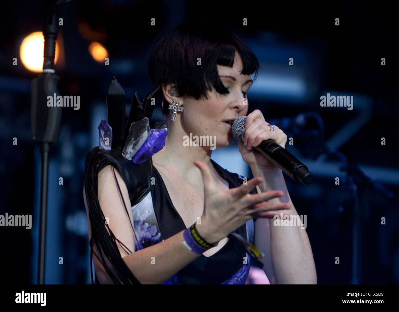 groove armada vocalist Saint Saviour - Becky Jones on stage at lovebox ...