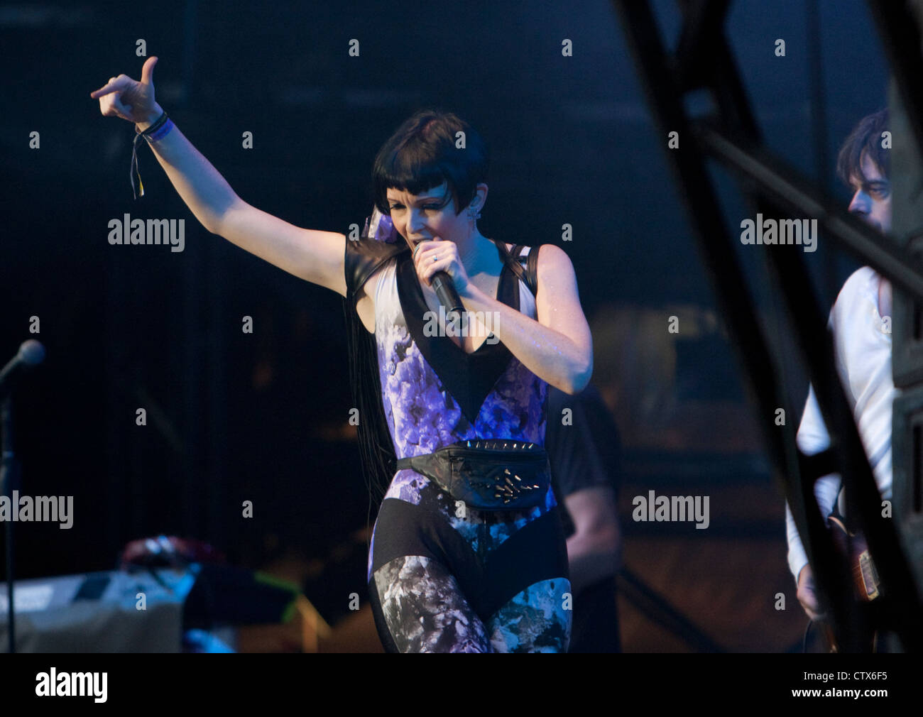 groove armada vocalist Saint Saviour - Becky Jones on stage at lovebox ...