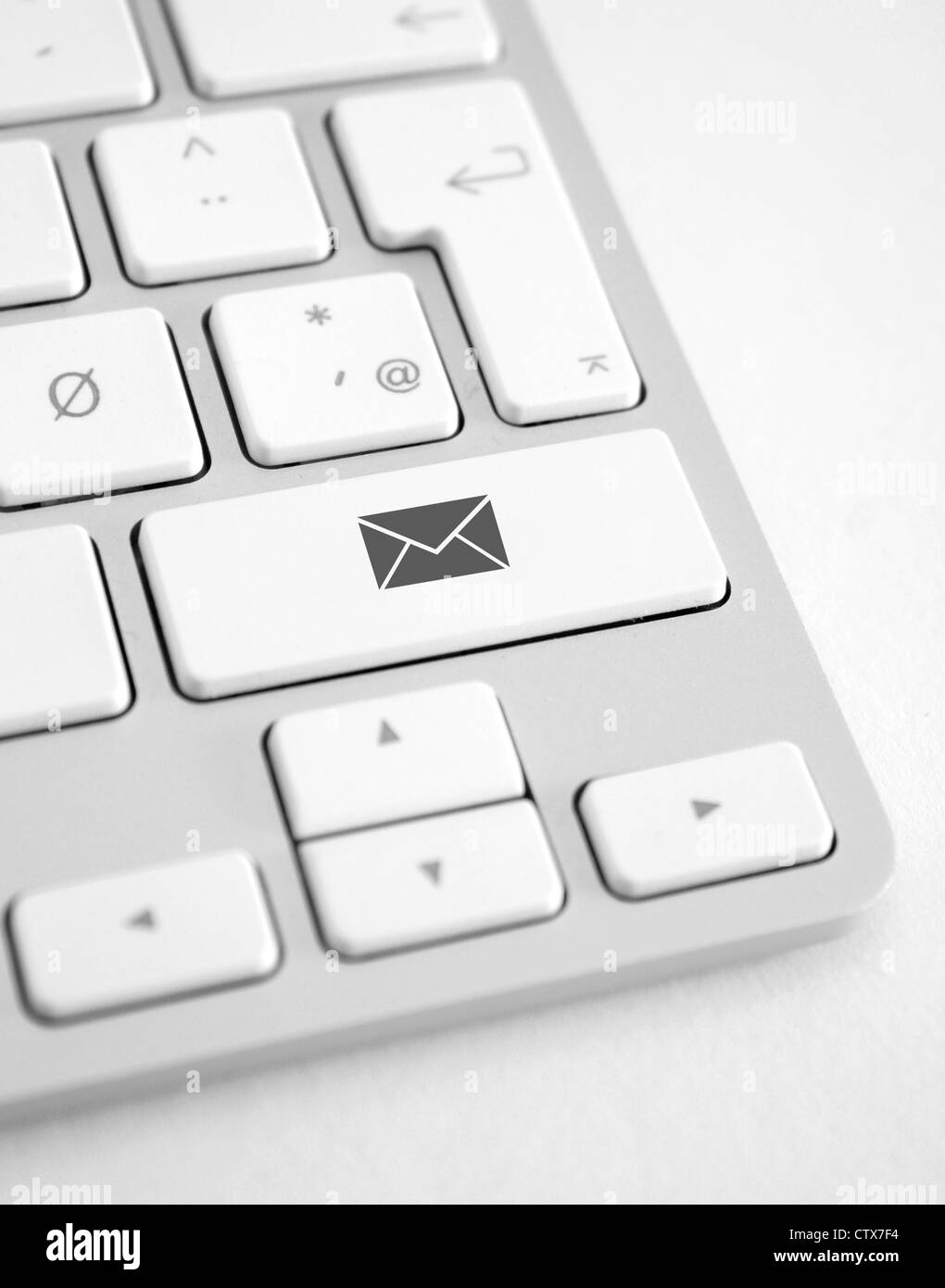 Envelope email button icon hi-res stock photography and images - Alamy