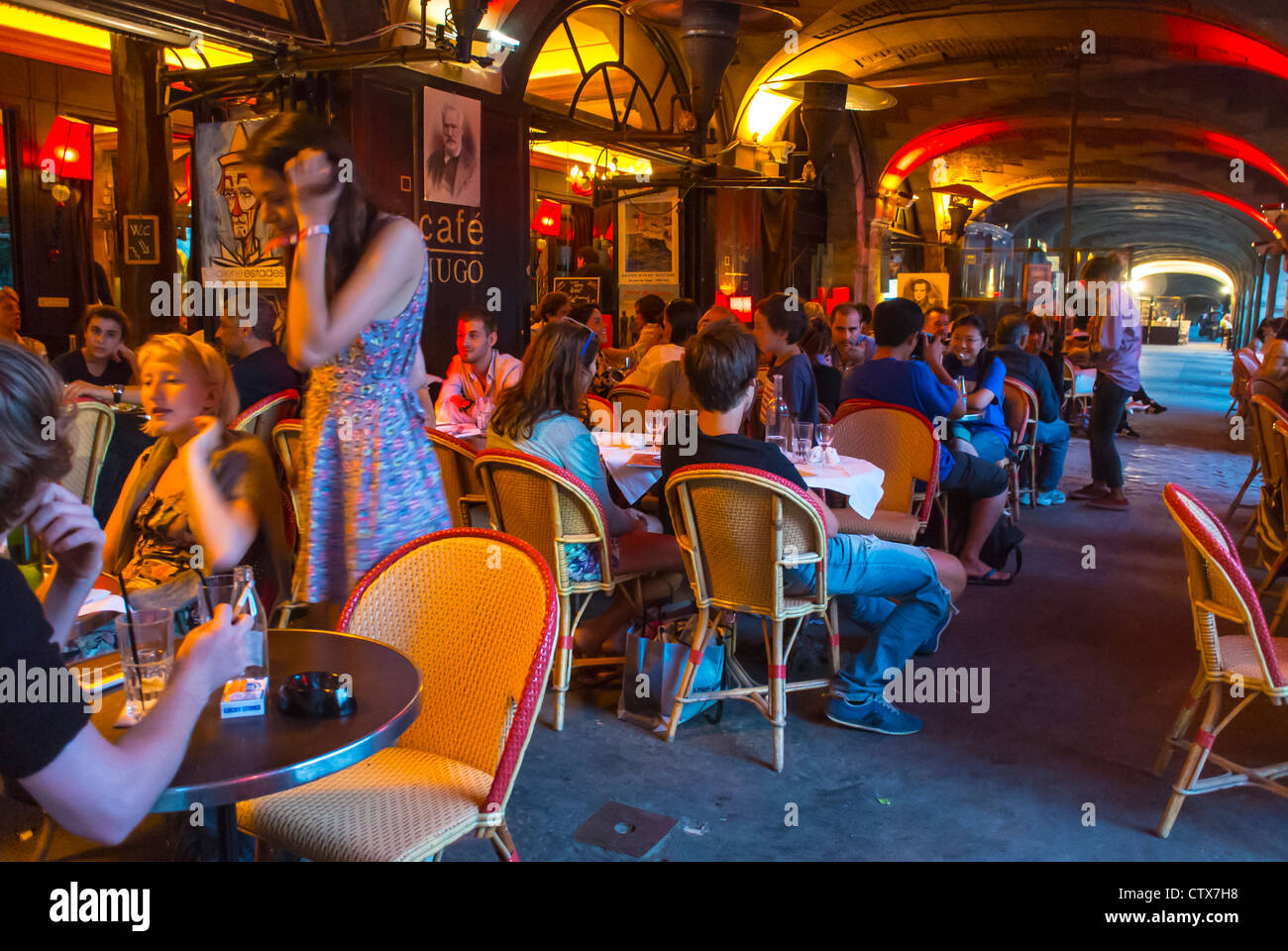 Paris, Cafe, France, Crowd Sharing Meals at Tables outside Terrace in ...