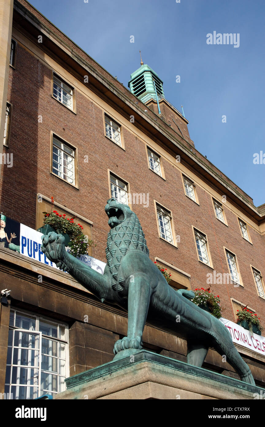 Lion statue at the entrance to Norwich City Hall, Norfolk, UK Stock ...