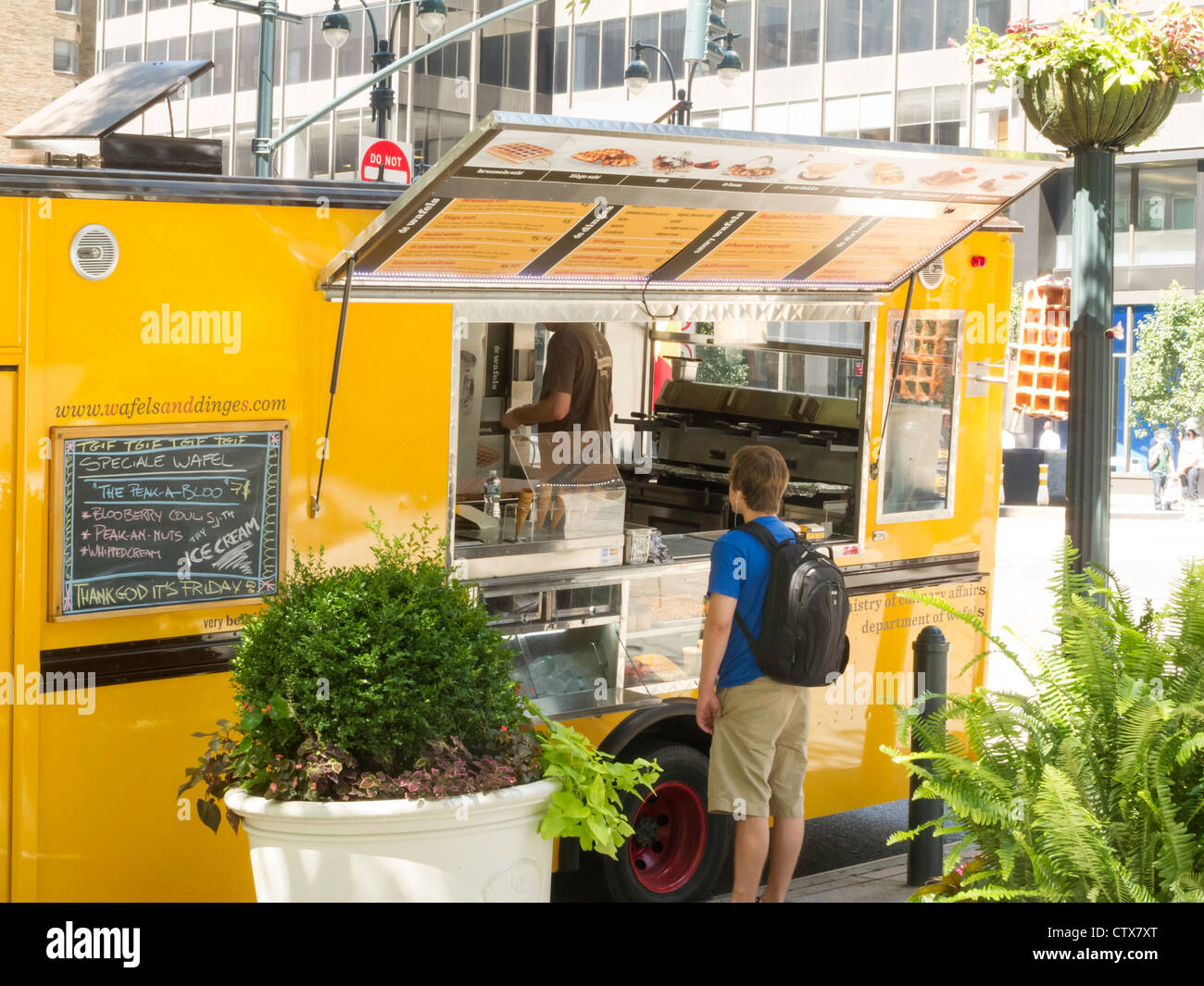 Wafels & Dinges Gourmet Food Truck, NYC Stock Photo - Alamy