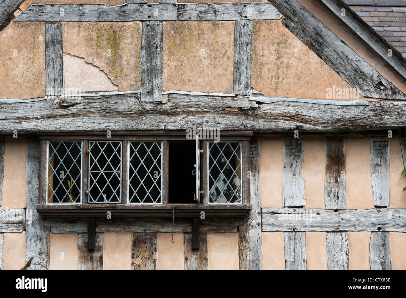 Window in an old English Timber framed building. Pembridge ...