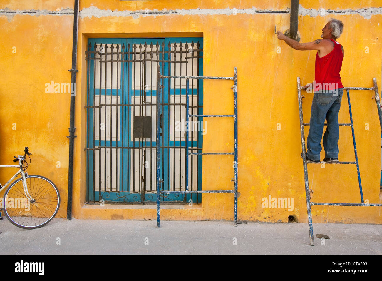 Man work worker working male havana hi-res stock photography and images ...