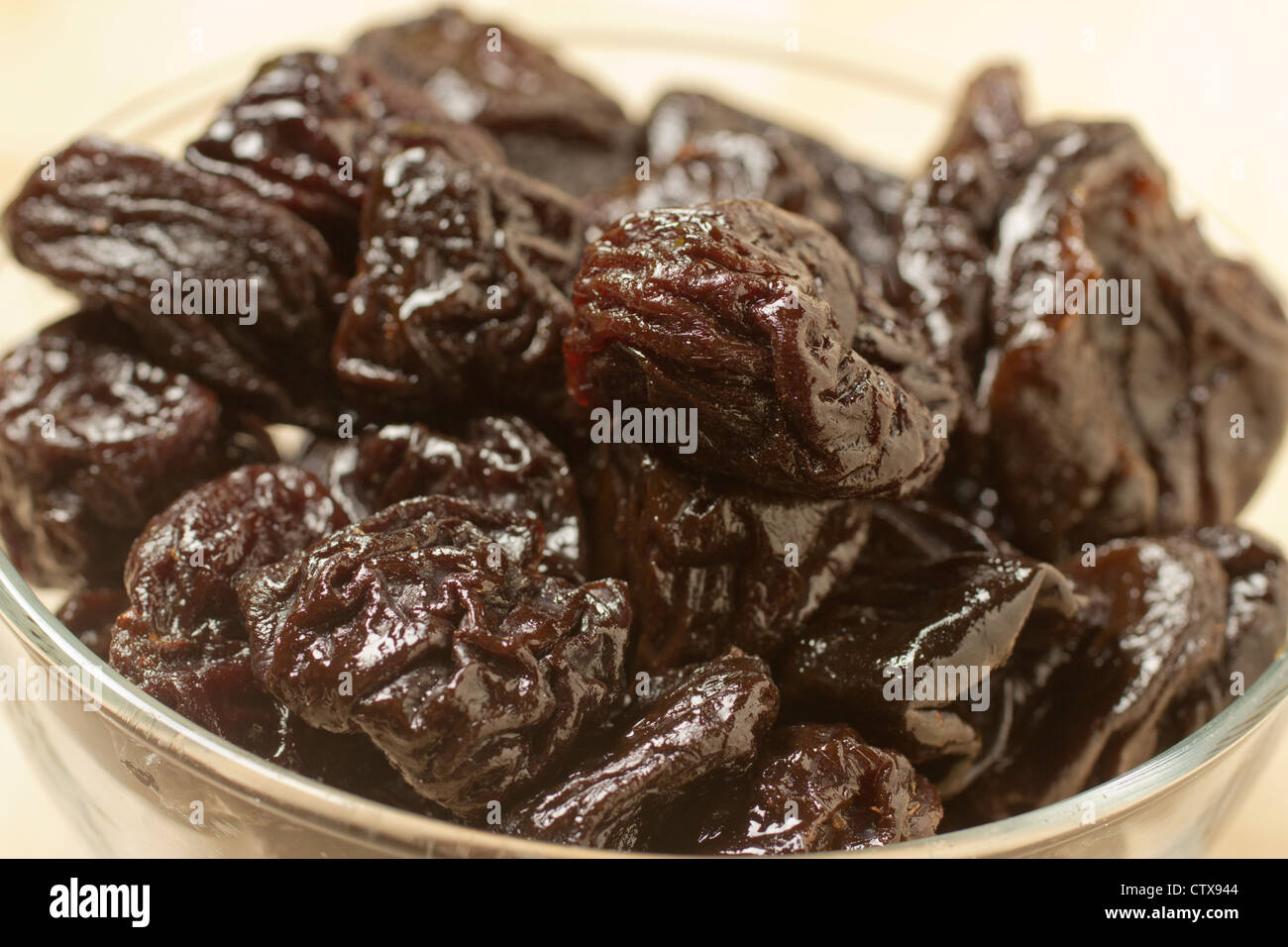 A bowl of prunes Stock Photo - Alamy