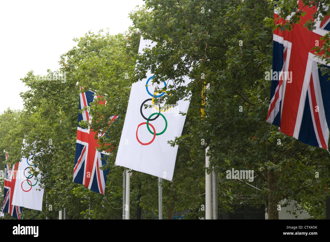 Olympic rings flag hi-res stock photography and images - Alamy