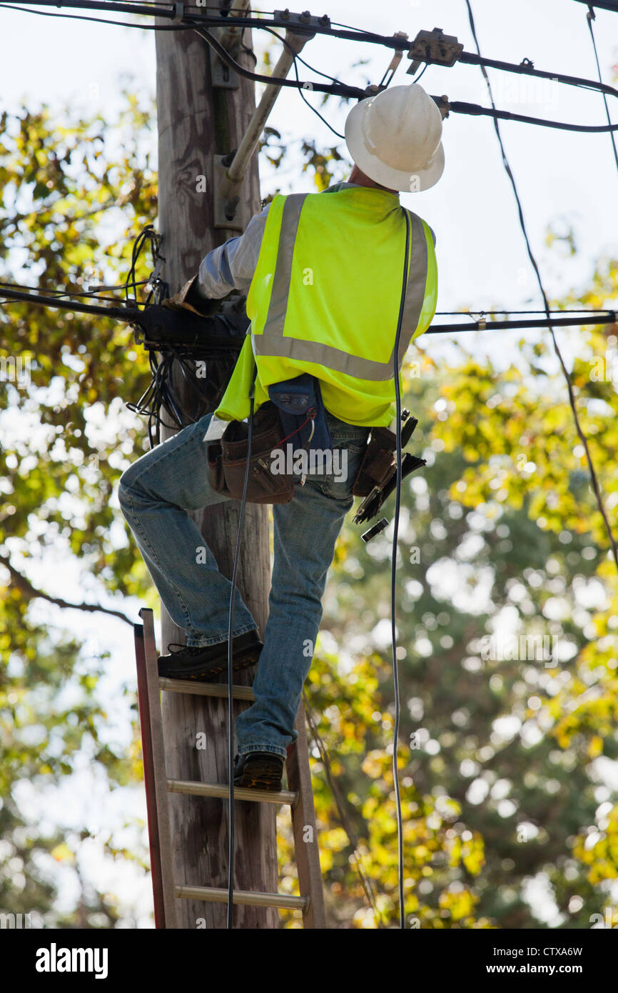 Guy wire pole hi-res stock photography and images - Alamy