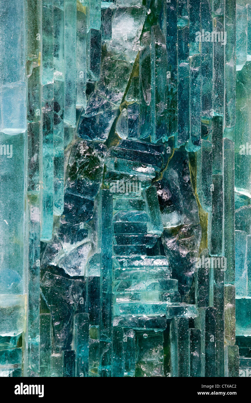 Three Nun Court Garden behind the Guildhall building, new fountain ...