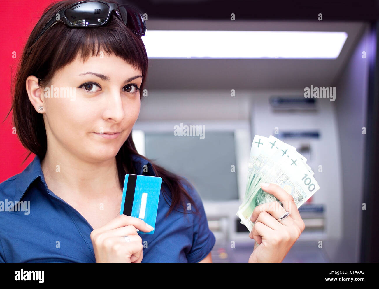 Teenagers money from atm hi-res stock photography and images - Alamy