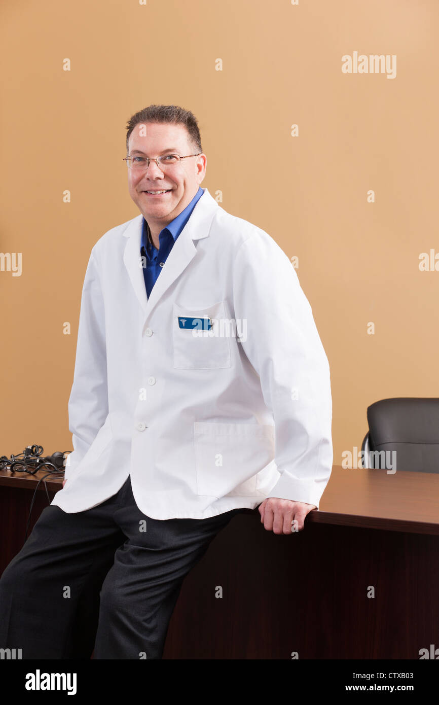 Audiologist hi-res stock photography and images - Alamy