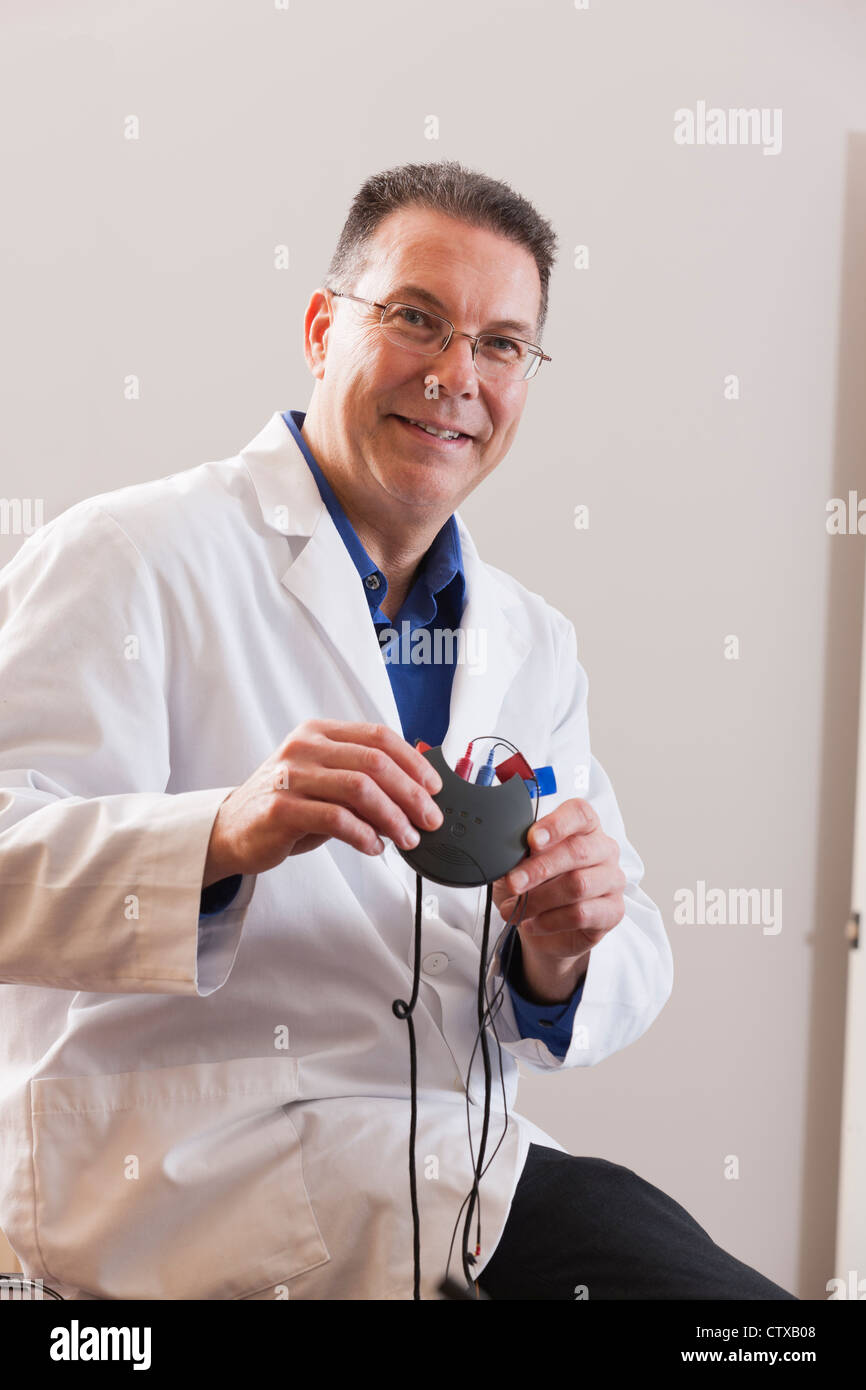 Audiologist hi-res stock photography and images - Alamy