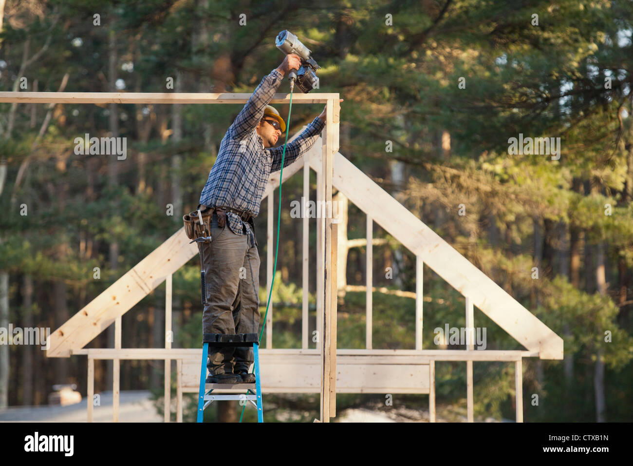 Nailing roof hi-res stock photography and images - Alamy