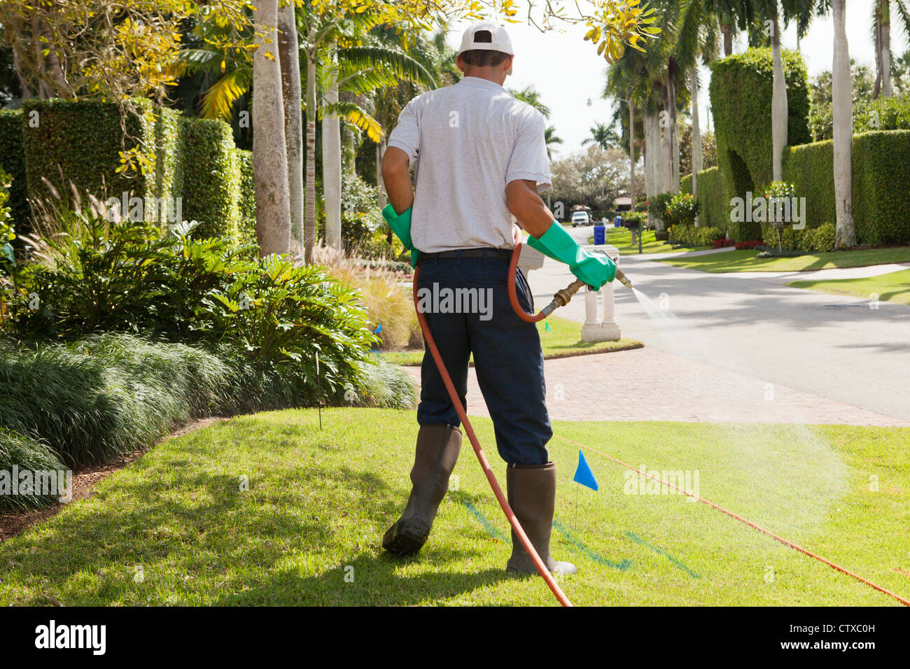 Pressure gun hi-res stock photography and images - Alamy