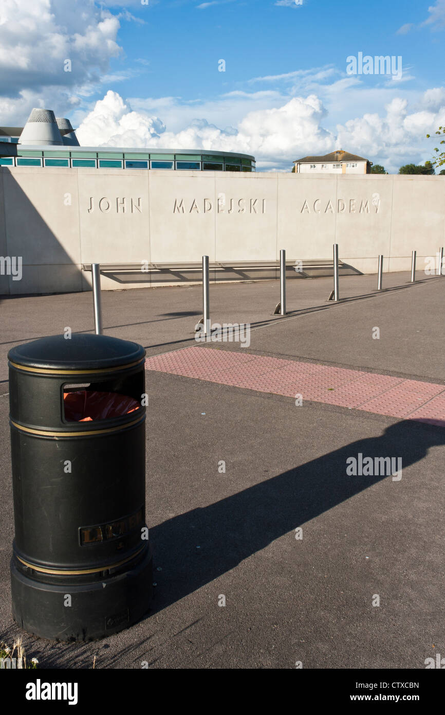 The entrance to John Madejski Academy, a secondary school in Reading ...