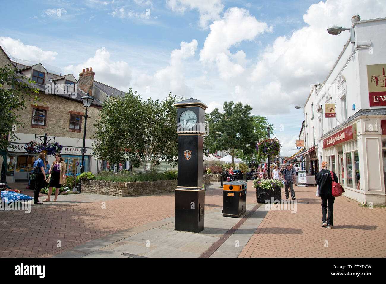 Pedestrianised Sheep Street, Bicester, Oxfordshire, England, United ...