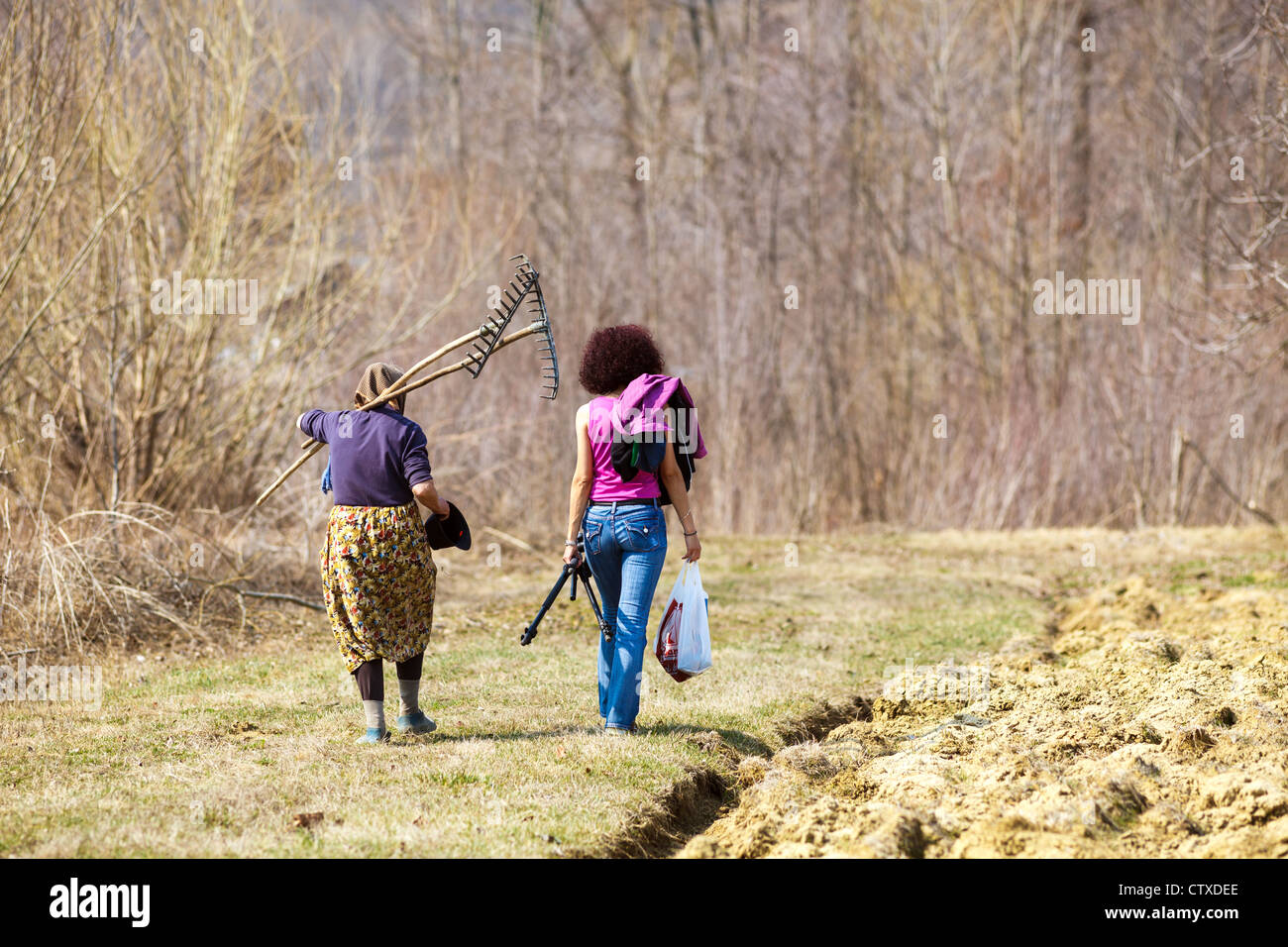 Women walking home from work hi-res stock photography and images - Alamy