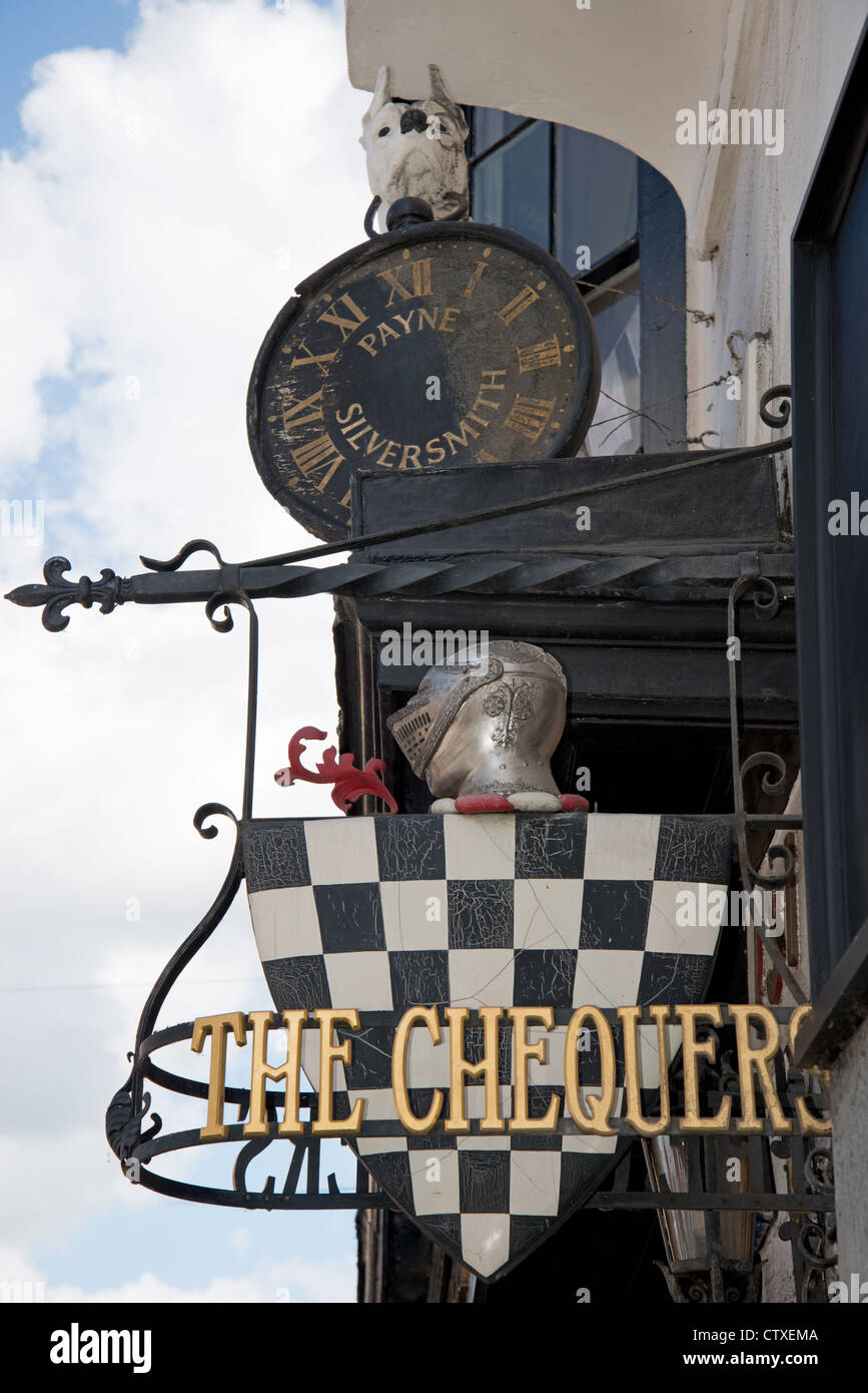The chequers pub oxfordshire uk hi-res stock photography and images - Alamy