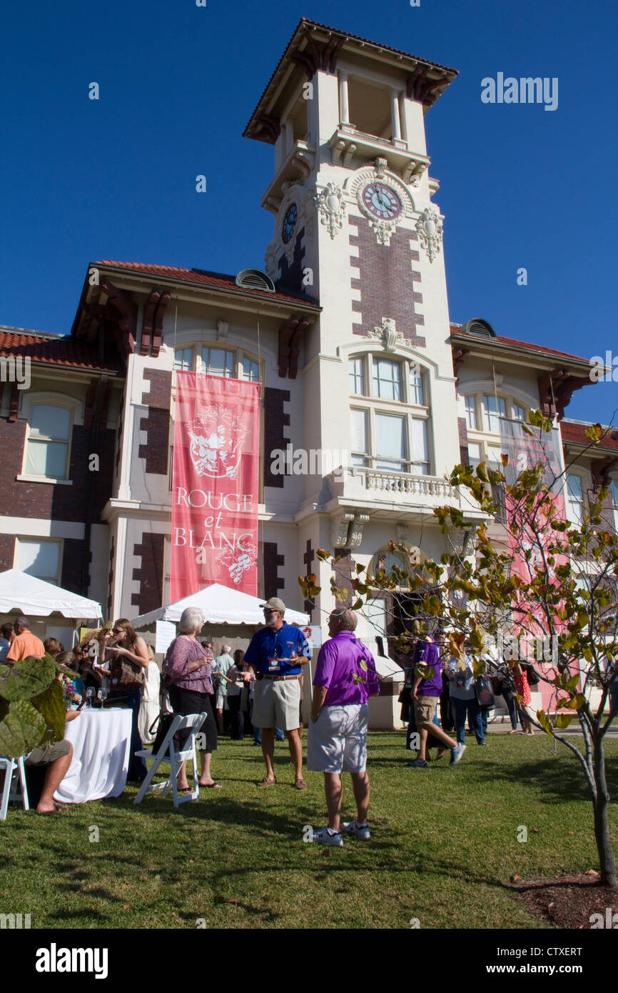 Rouge et blanc hi-res stock photography and images - Alamy